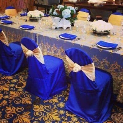 La elegancia de una boda azul rey con dorado en 2023